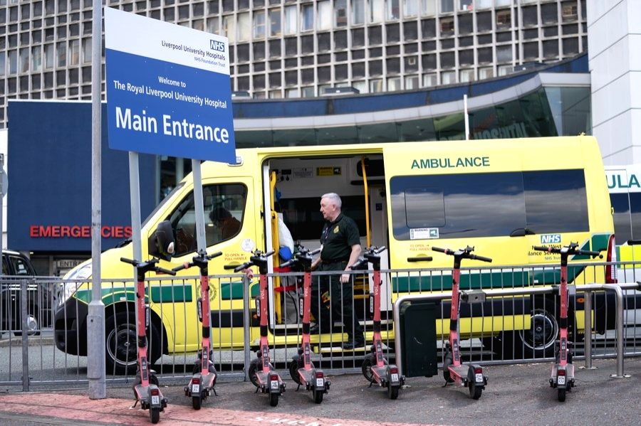 Britain : A staff member stands next to an ambulance outside the Royal ...
