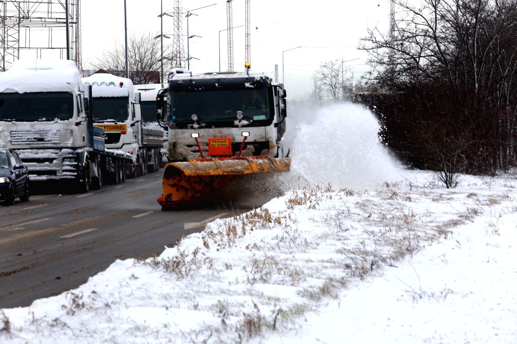 ROMANIA-BUCHAREST-SNOW