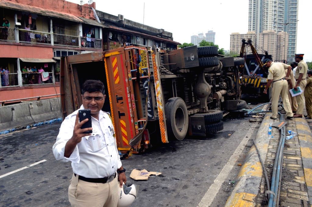 Truck overturns on Lalbaug flyover