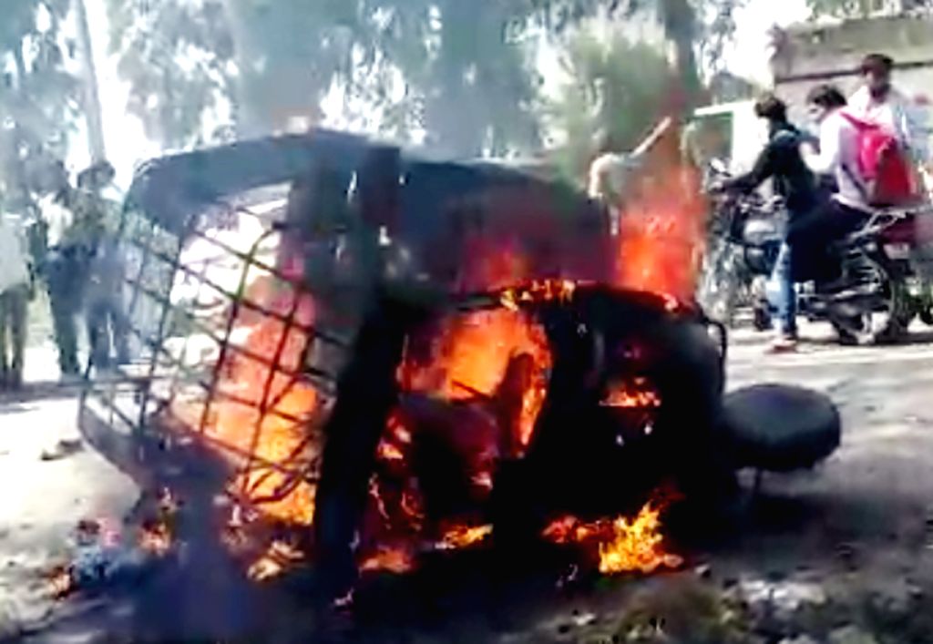 Two burnt to death in Ghaziabad road accident