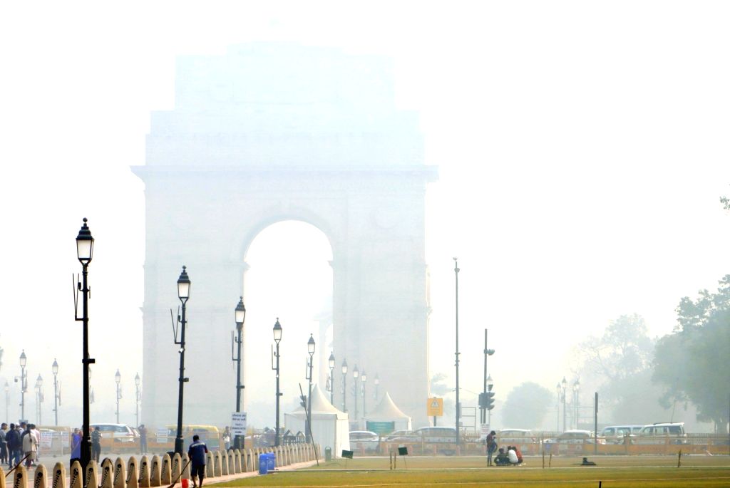 A view of India Gate covered with the thick layer of smog