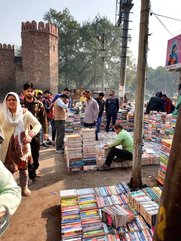 Daryaganj Sunday book market