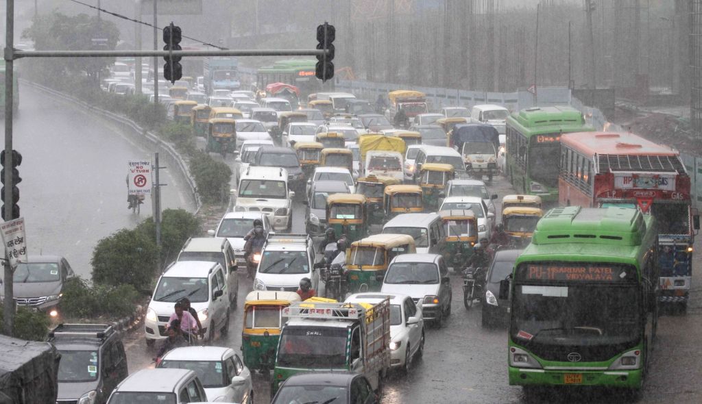 Rains cause traffic jam