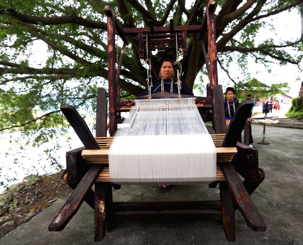 CHINA-GUIZHOU-DONG ETHNIC GROUP-CLOTH MAKING