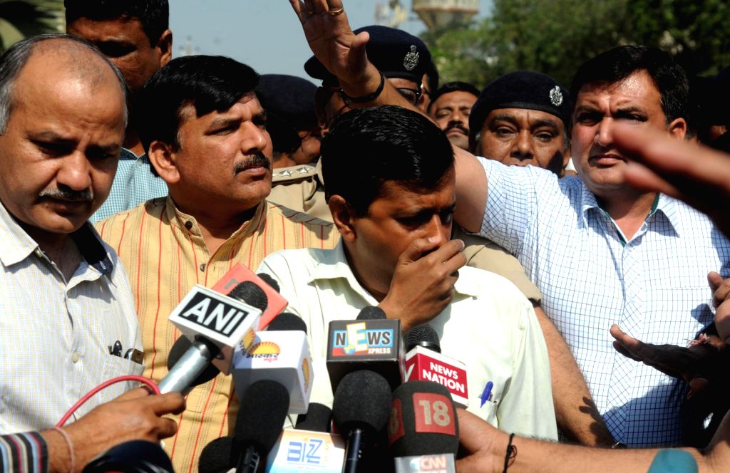Arvind Kejriwal addresses press