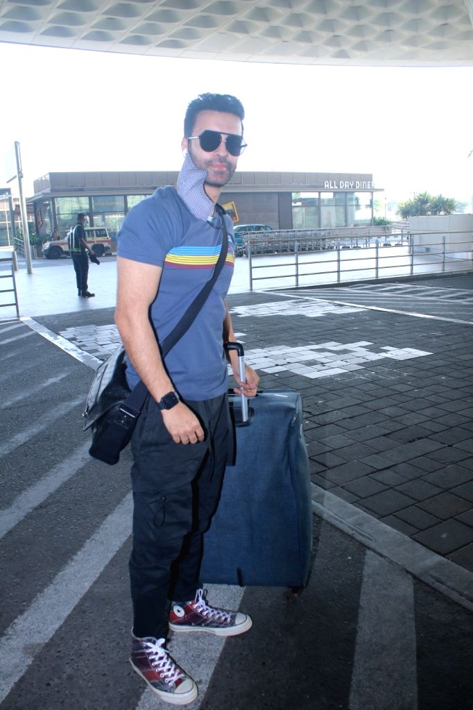 Aamir Ali Spotted at Airport Departure