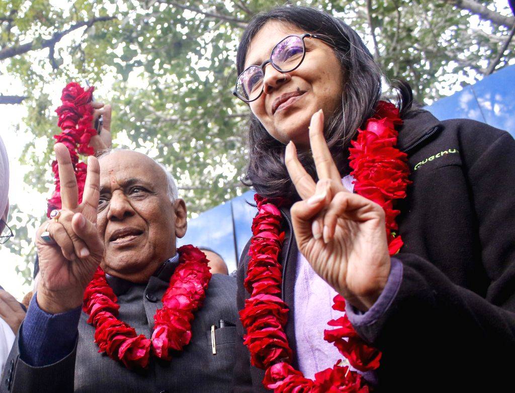 AAP candidate Narain Dass Gupta and Swati Maliwal after filing his ...