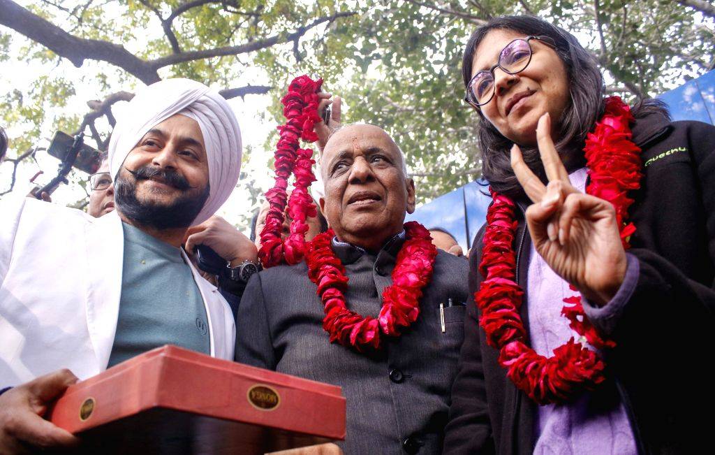 AAP candidate Narain Dass Gupta and Swati Maliwal after filing his ...