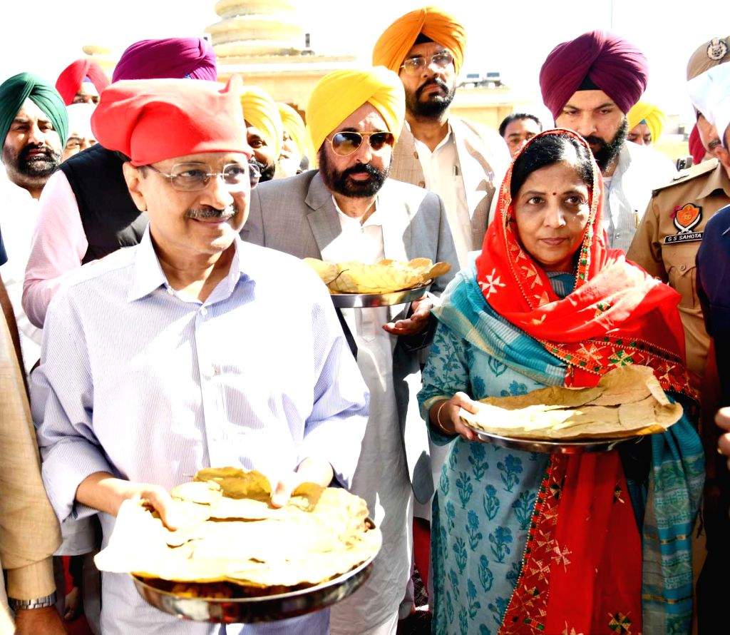 AAP leaders pay obeisance at Bhagwan Valmiki Tirath