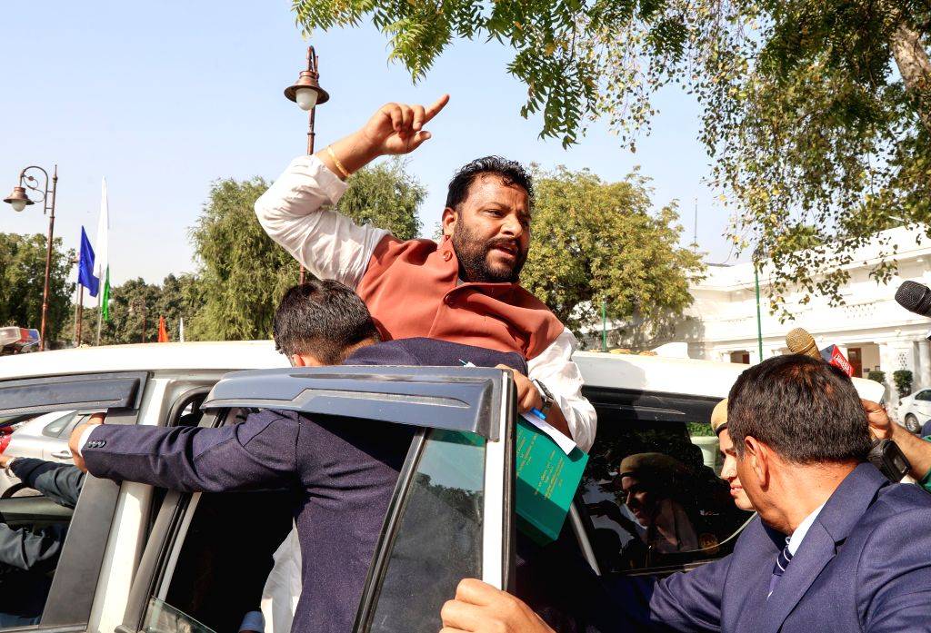 AAP MLA Kuldeep Kumar being marshalled out of Delhi Vidhan Sabha