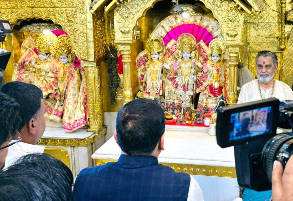 AAP MP Sanjay Singh offers prayers at Hanuman Mandir