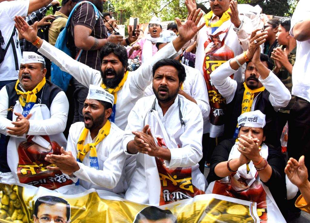 AAP workers protest over LPG hike in Lucknow