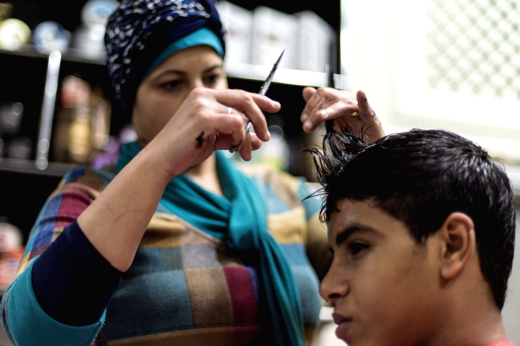 -EGYPT-CAIRO-FEMALE-BARBER