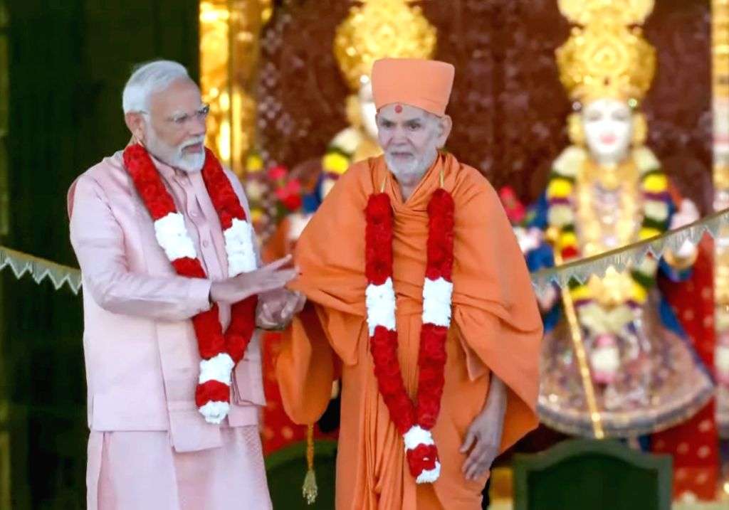 Abu Dhabi : Prime Minister Narendra Modi welcomed by BAPS ...