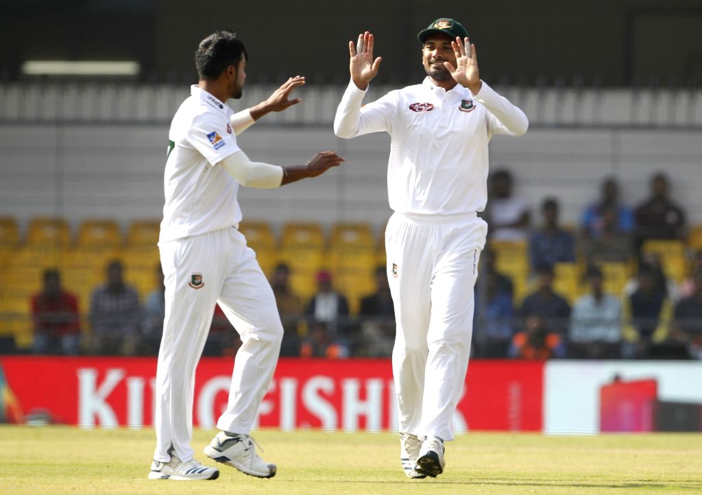 Abu Jayed takes tips from Shami to prepare for D/N Test