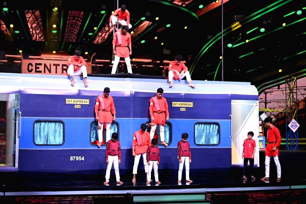 Abujhmad Malkhamb group performs on song 'First Class' in 'IGT 10'