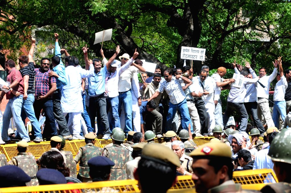 Activists of All India Primary School Teacher Association during a ...