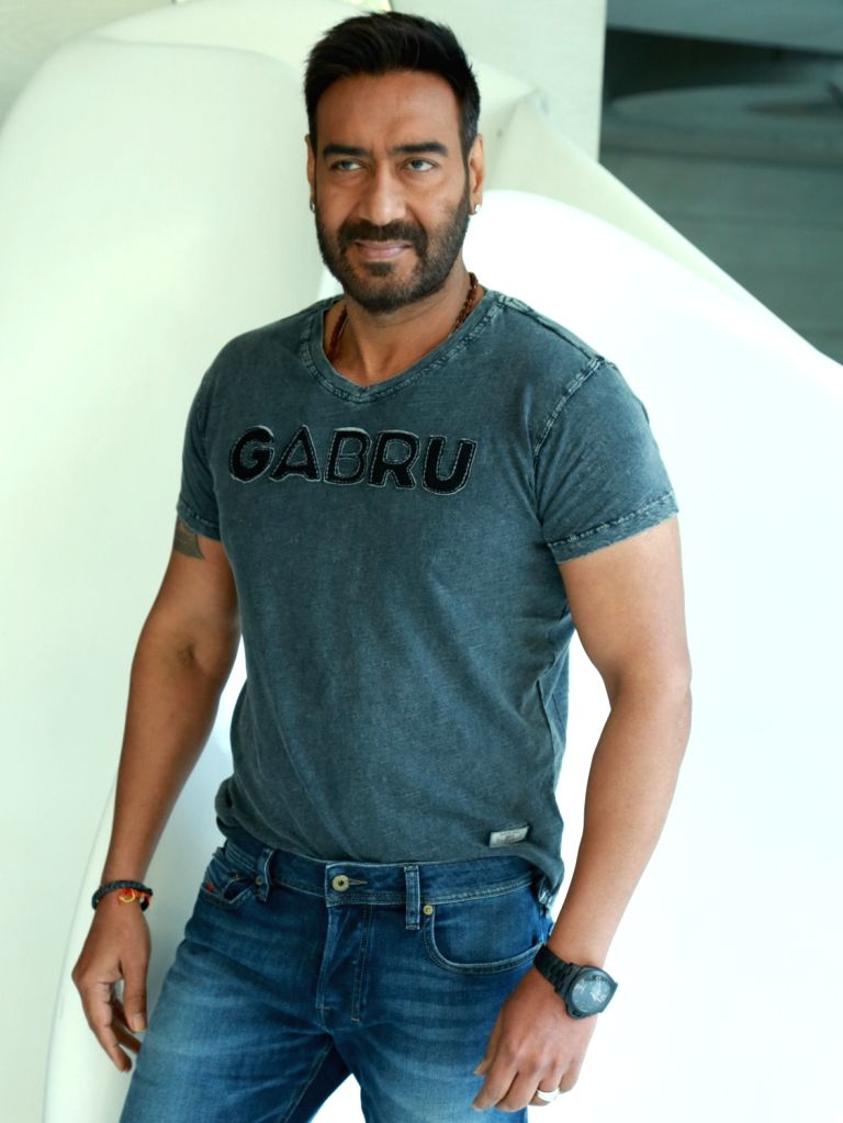 When Ajay convinced Sanjay Mishra to do his stunt