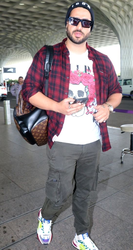 : Mumbai:Actor Aly Goni Spotted At Airport Departure in Mumbai