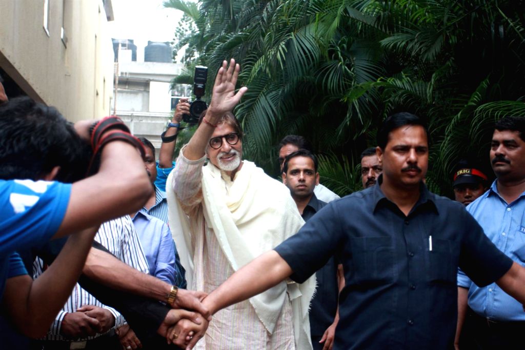Amitabh Bachchan celebrates his 71st birthday with the media at his office