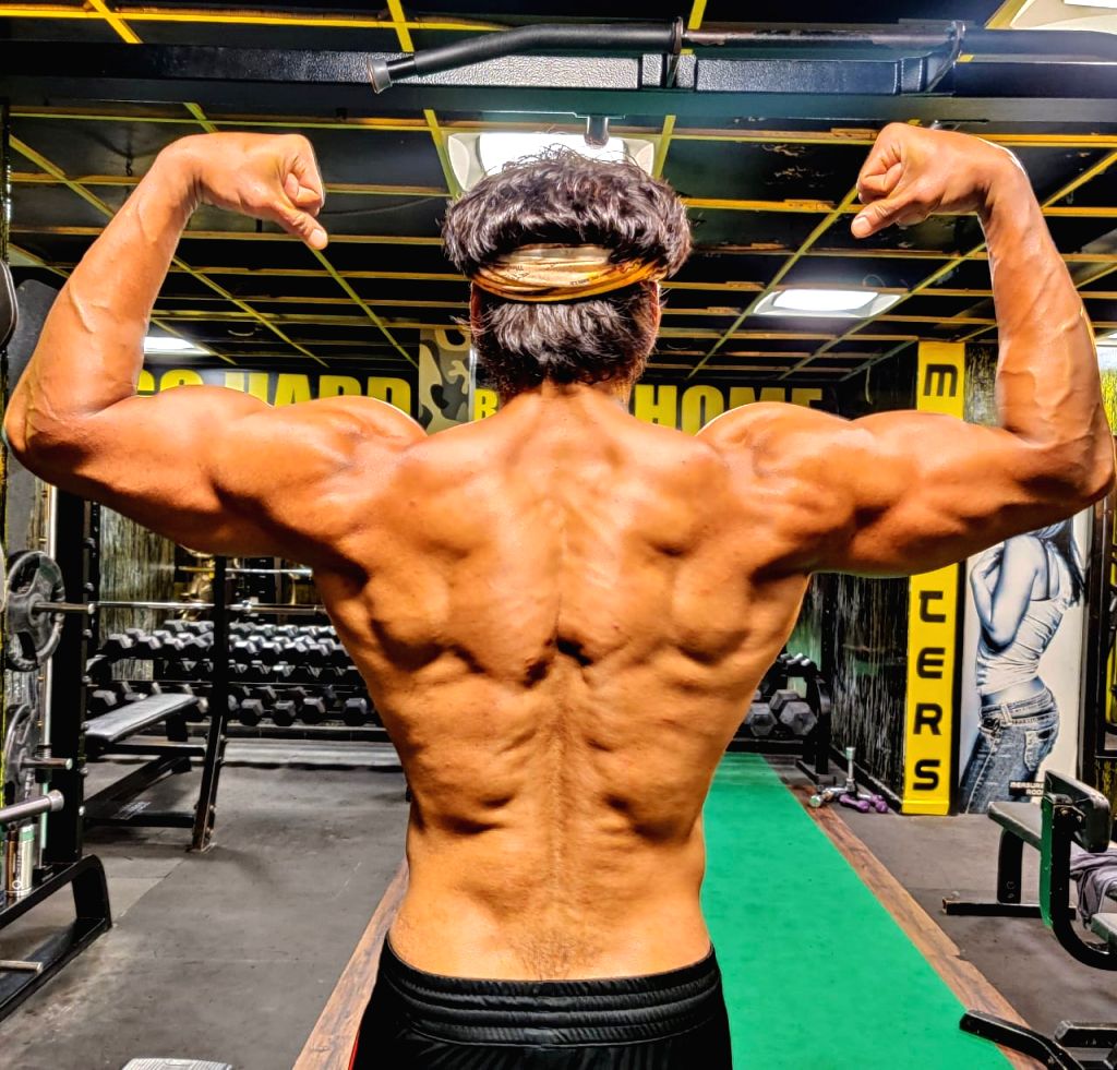 Arya stuns fans with ripped look in Pa Ranjith's next Tamil film