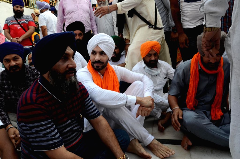Actor Deep Sidhu,pay respects on the occasion of the 37th anniversary ...