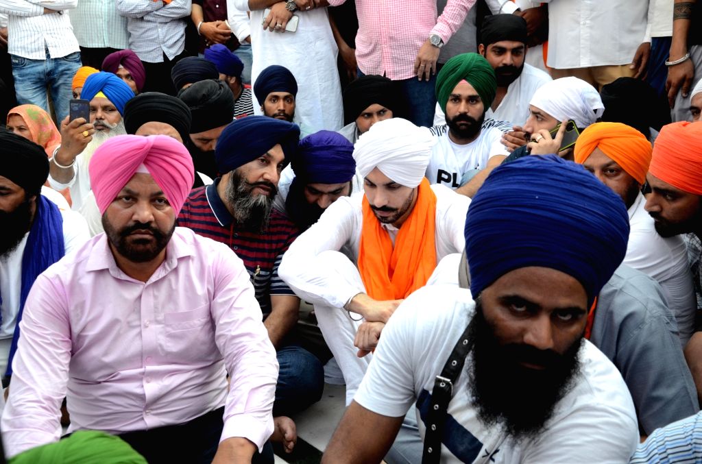 Actor Deep Sidhu,pay respects on the occasion of the 37th anniversary ...