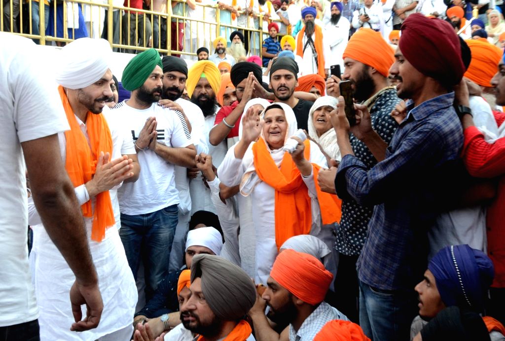Actor Deep Sidhu,pay respects on the occasion of the 37th anniversary ...