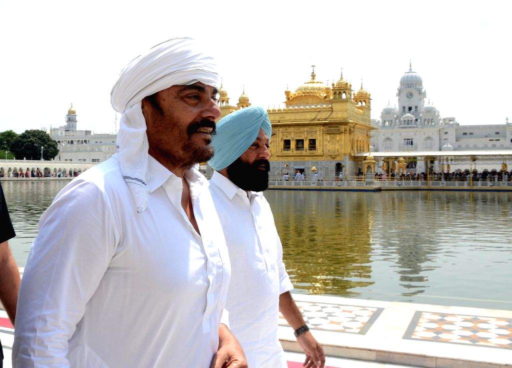Actor Guggu Gill Visits Golden Temple