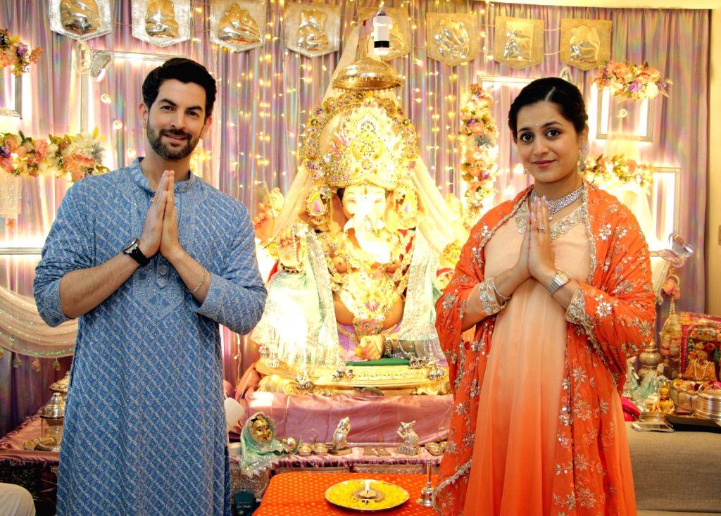 Actor Neil Nitin Mukesh along with family members Celebrate 'Ganesh ...