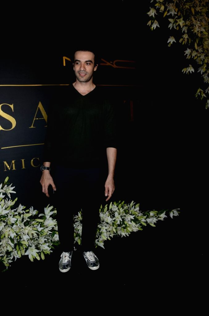 Mickey Contractor's party - Punit Malhotra
