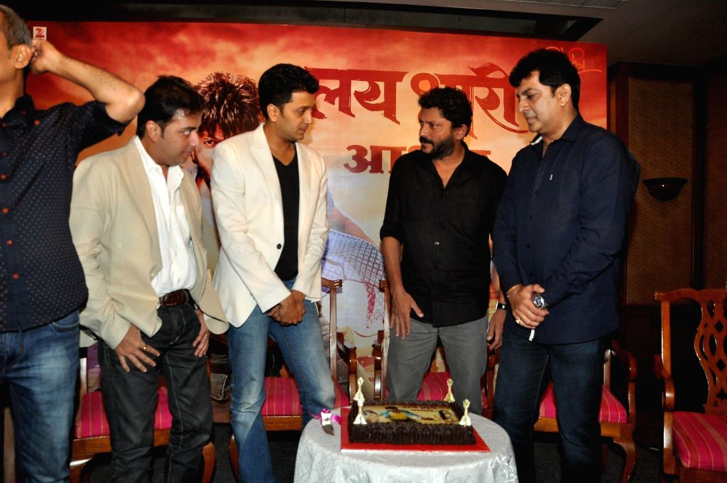 Riteish Deshmukh celebrates the success of Lai Bhari