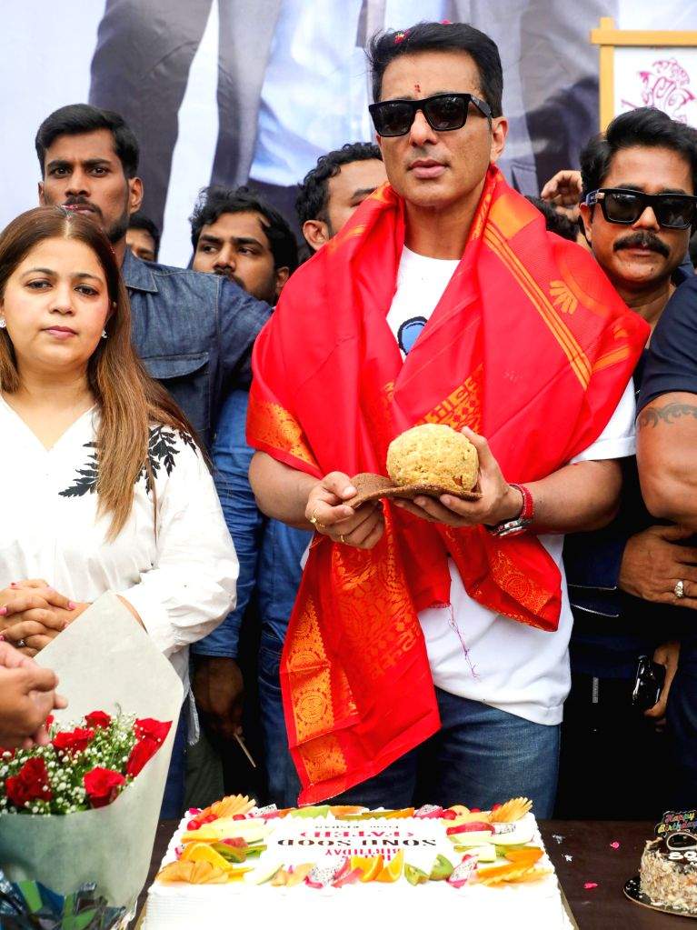 Actor Sonu Sood celebrates his birthday with fans