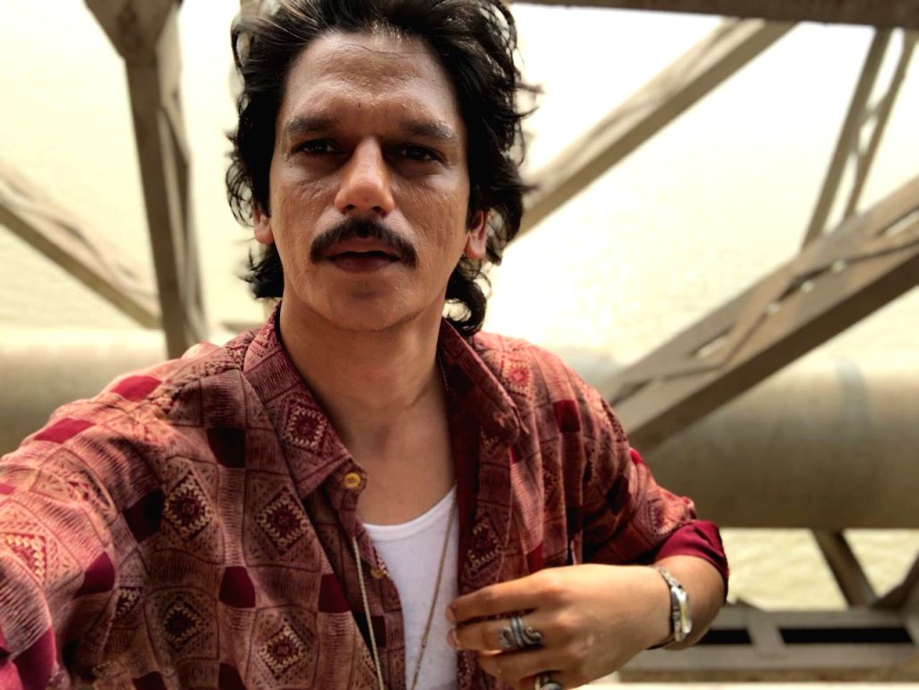 Vijay Varma gets into nineties mode for 'Hurdang'