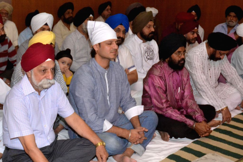 Nandini Alva and Vivek Oberoi in Gurudwara
