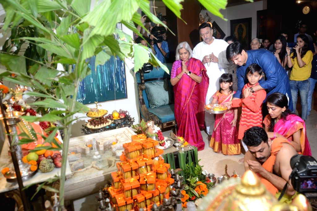 Vivek Oberoi celebrates Ganesh Chaturthi