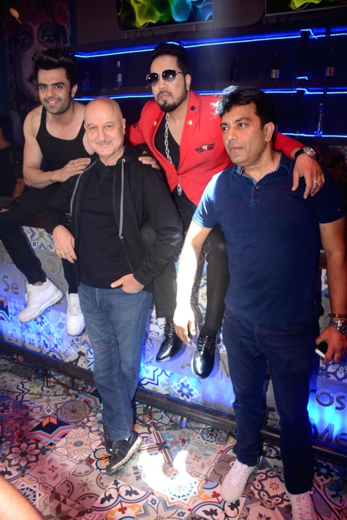 Promotion of film "Baa Baaa Black Sheep" - Anupam Kher, Maniesh Paul ...