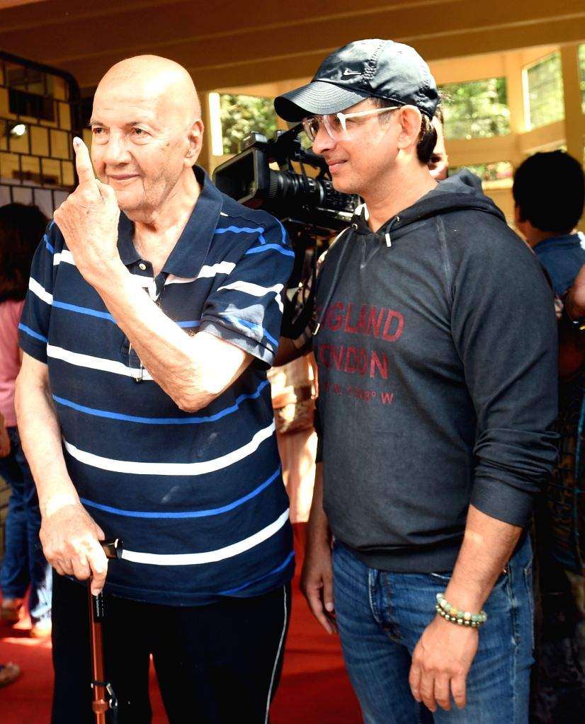 Actors Prem Chopra and Sharman Joshi cast their votes at polling booth ...