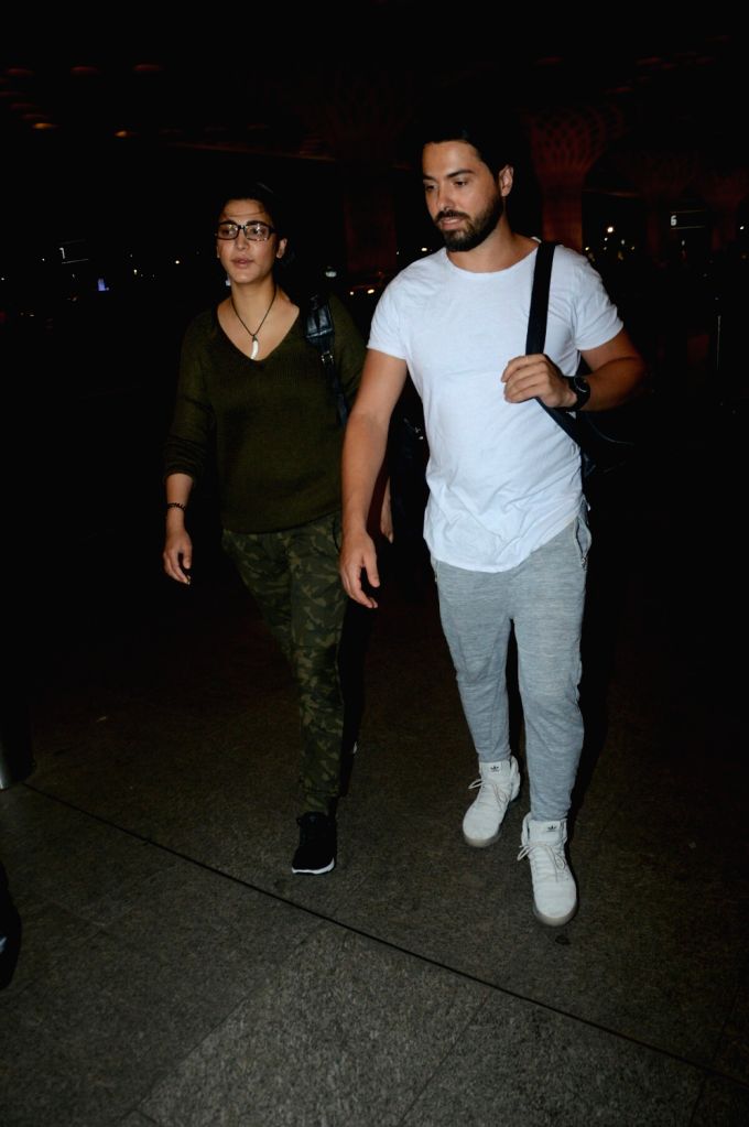 Shruti Haasan, Michael Corsale spotted at airport
