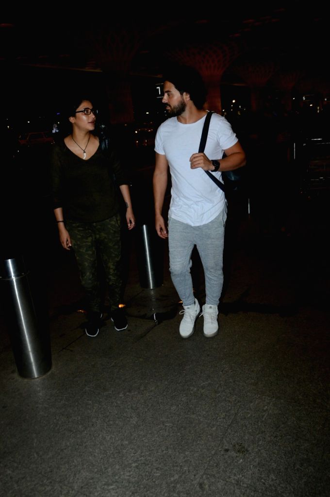 Shruti Haasan, Michael Corsale spotted at airport