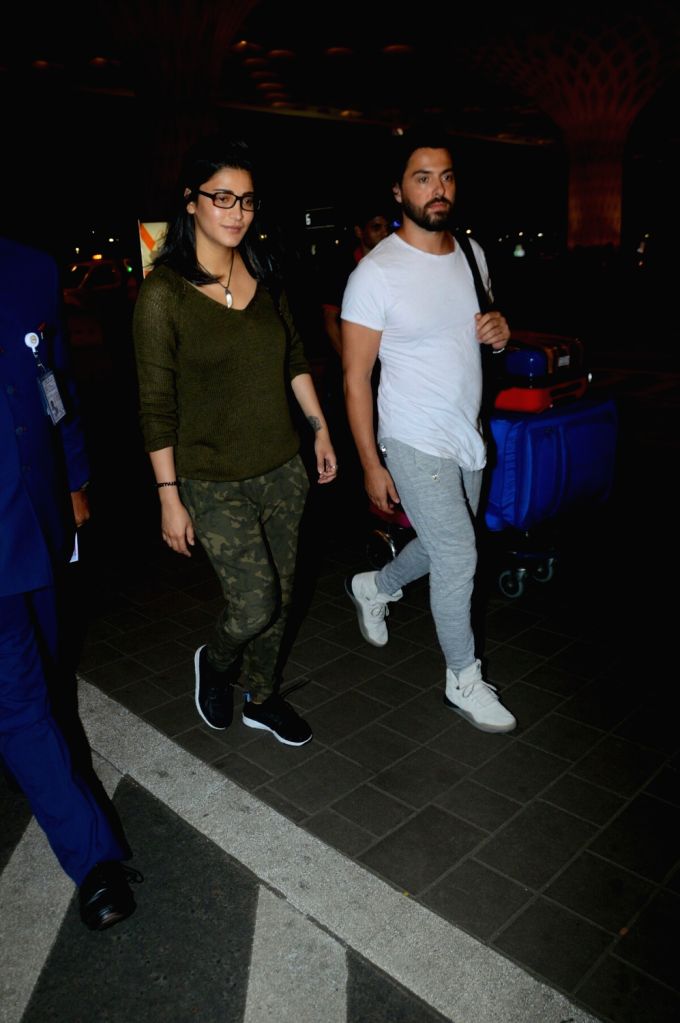 Shruti Haasan, Michael Corsale spotted at airport