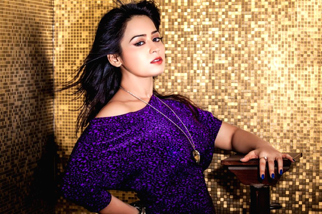 Manesha Chatarji - photo shoot