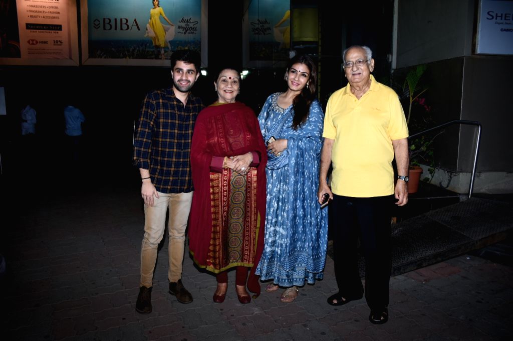 Raveena Tandon celebrates parents' marriage anniversary celebrations