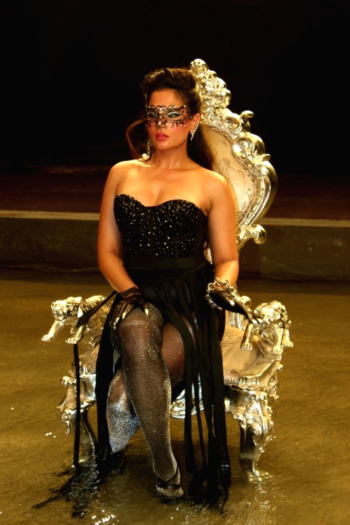 On location shoot of film Cabaret