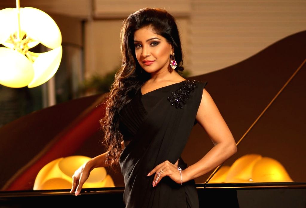 Actress Sakshi Agarwal photo shoot