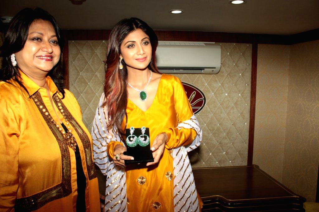 Shilpa Shetty launches Diagold store