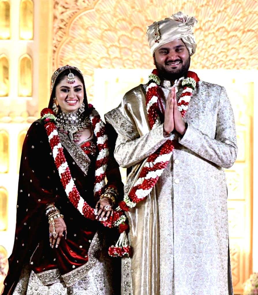 Adani Group Chairperson Gautam Adani's younger son Jeet Adani marries ...