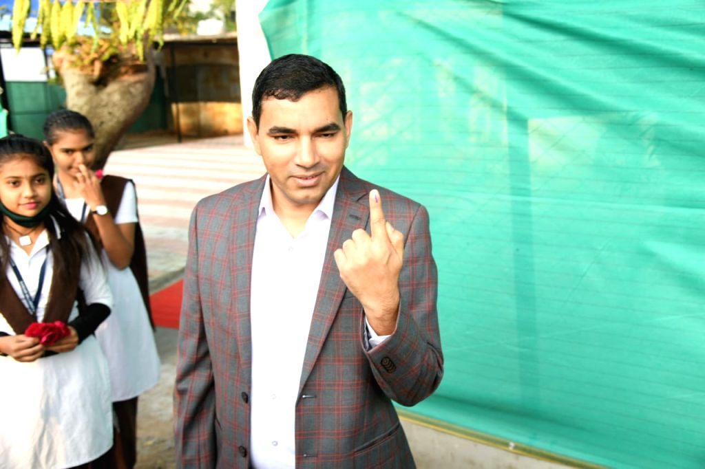 Free Photo :Additional Chief Electoral officer Kuldip Arya cast his vote