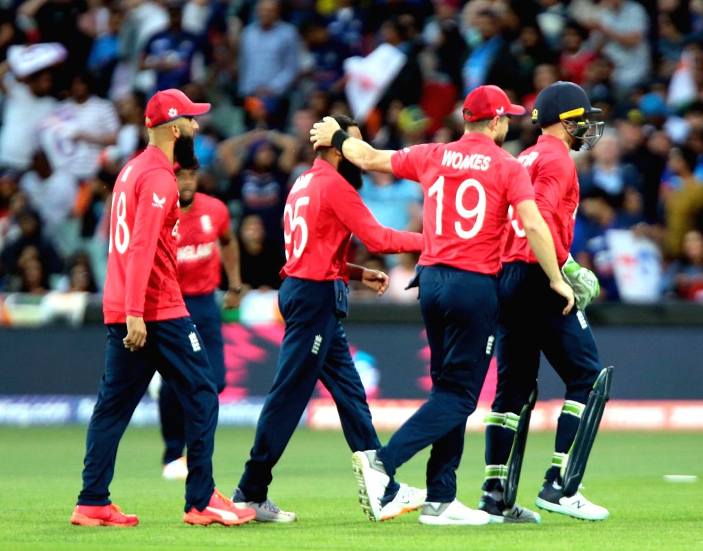 Adelaide : English players celebrate Suryakumar Yadav's wicket
