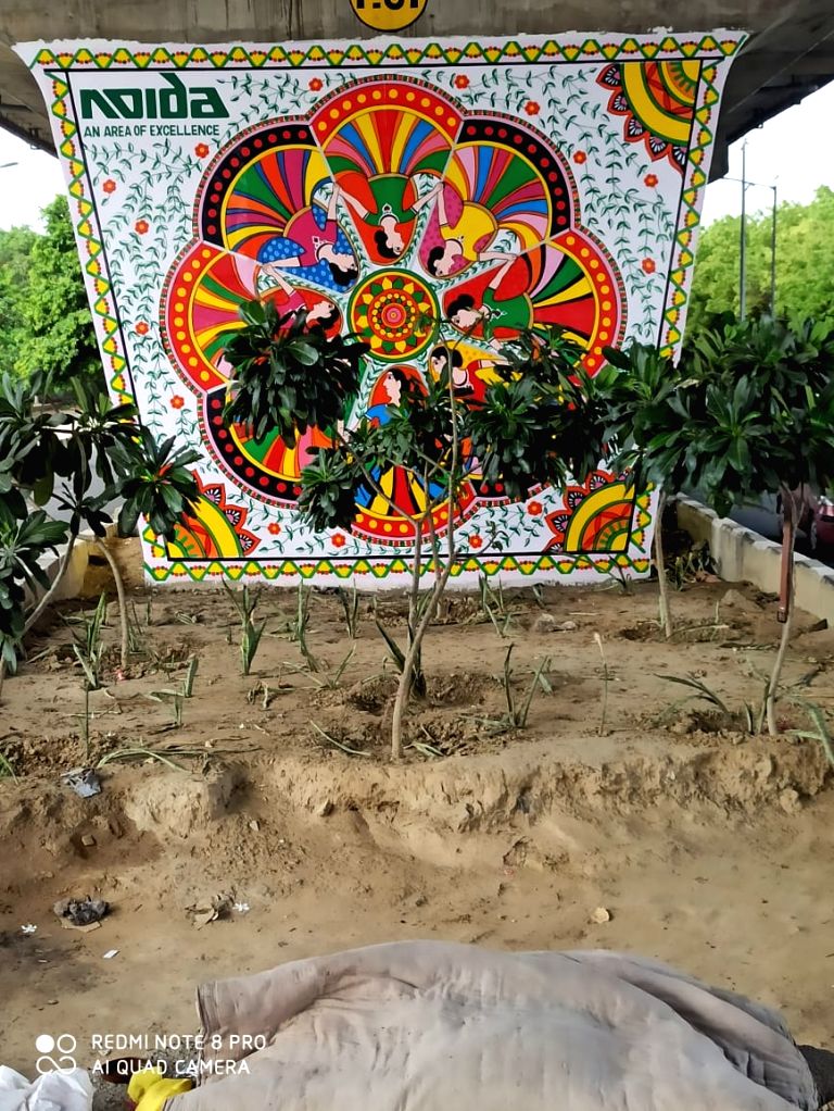 Free Photo: Noida: Adorable painting seen on flyover pillars